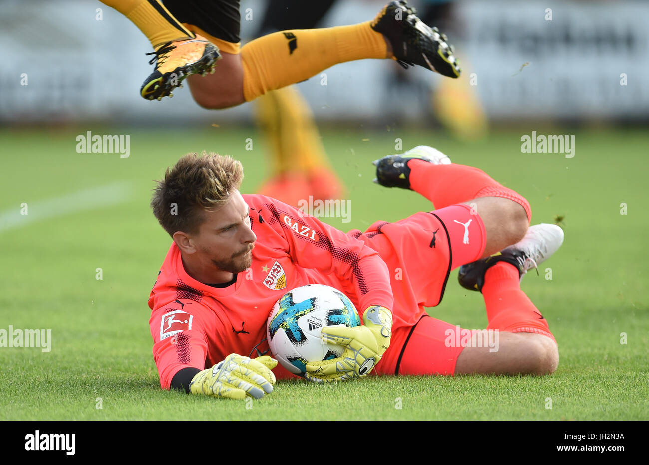 Heimstetten, Germany. 12th July, 2017. Stuttgart goalkeeper Ron-Robert ...