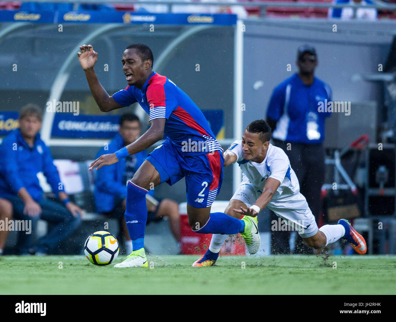 July 12, 2017 - Nicaragua forward Carlos Chavarria (7) grabs Panama ...