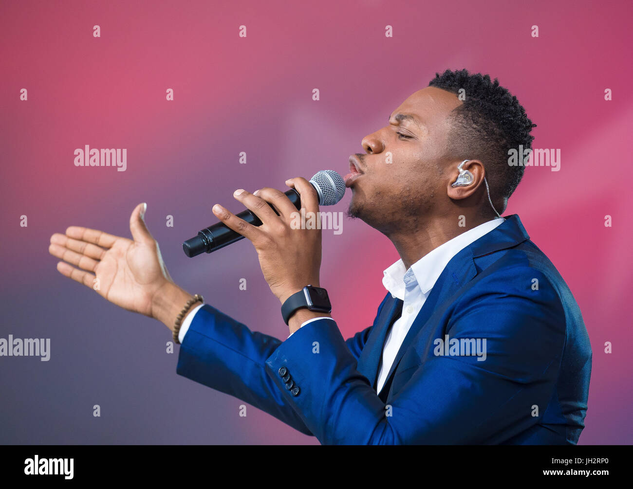 Chris Blue sings "America the Beautiful" to open the "A Capitol Fourth ...