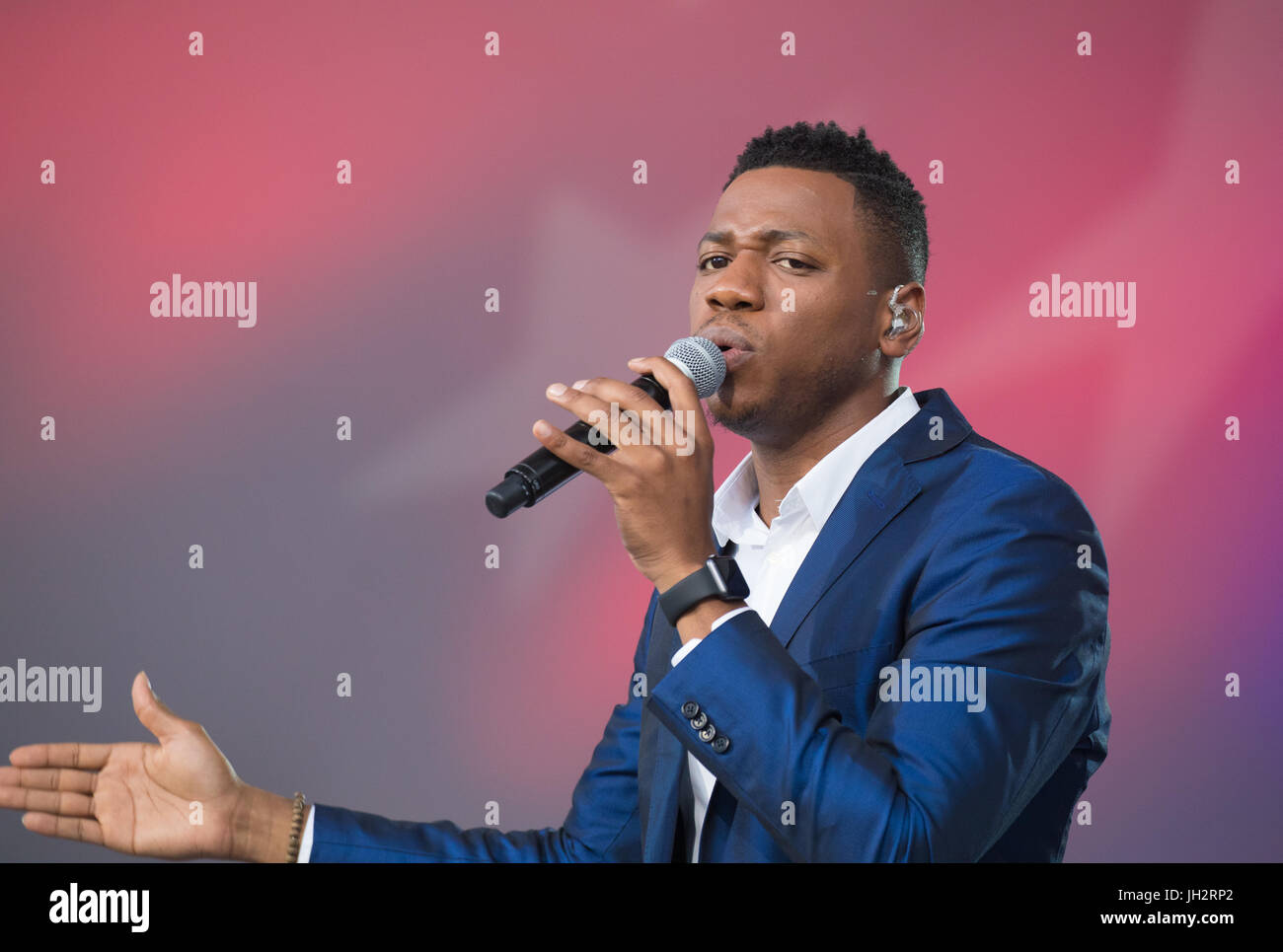 Chris Blue sings "America the Beautiful" to open the "A Capitol Fourth ...