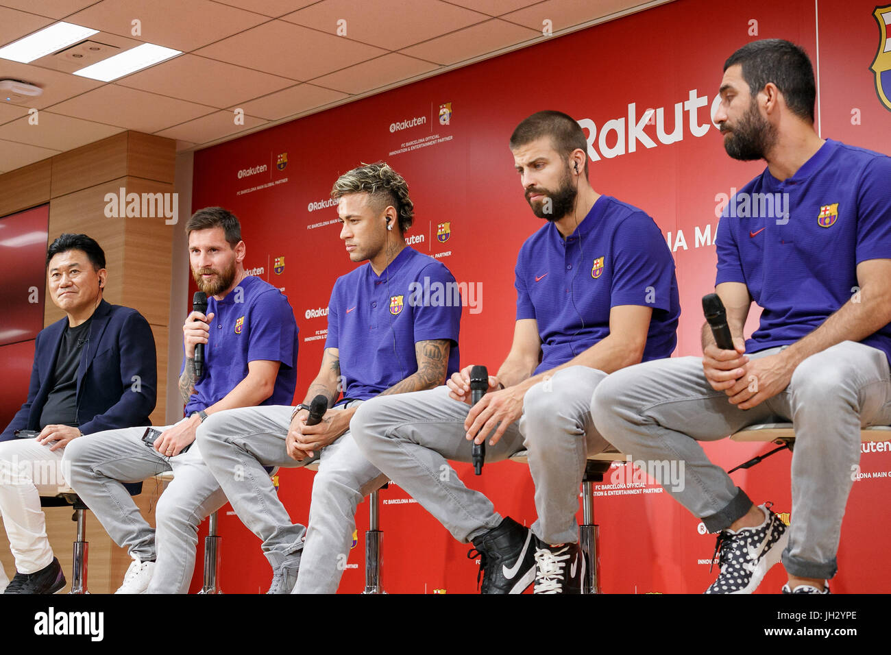 (L to R) Rakuten president Hiroshi Mikitani, Lionel Messi, Neymar ...