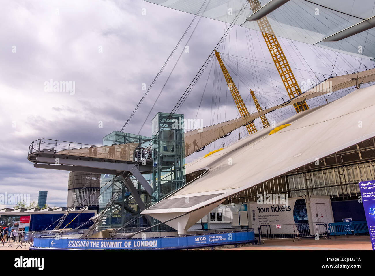 Queens park arena hi-res stock photography and images - Alamy