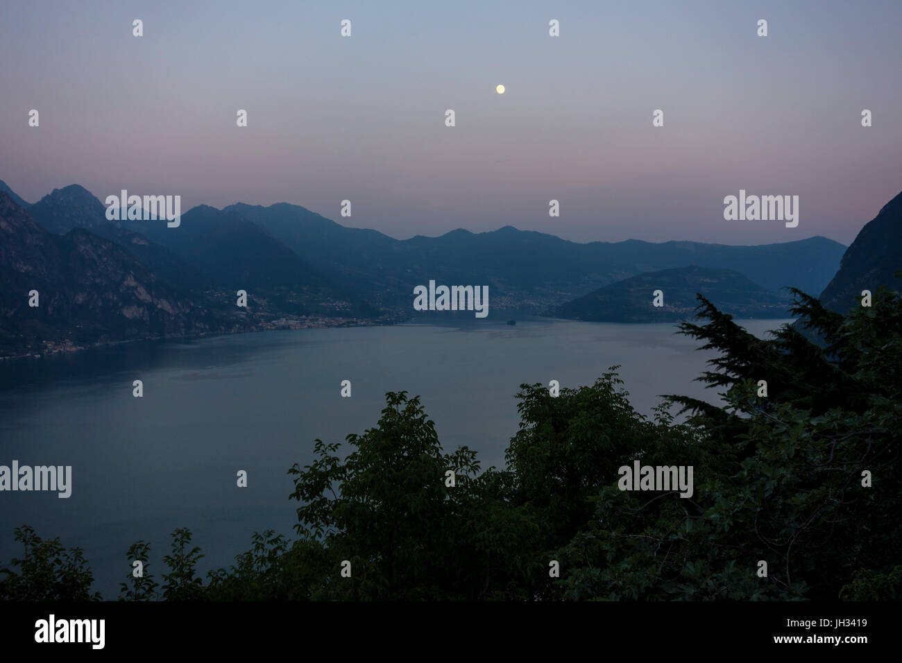 Full moon over foggy landscape hi-res stock photography and images - Alamy
