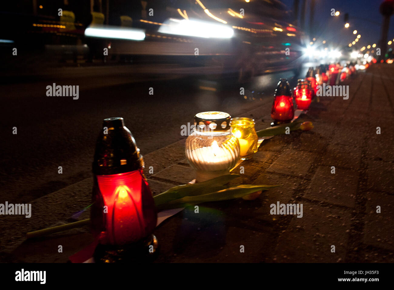 Night car accident hi-res stock photography and images - Alamy