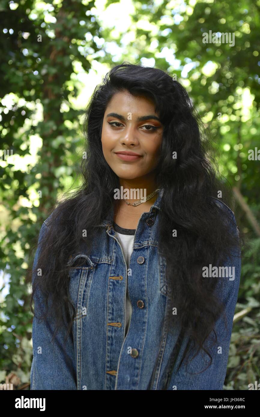 Indian girls living in uk hi-res stock photography and images - Alamy