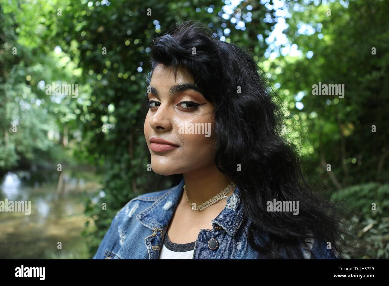 Indian girls modelling in london hi-res stock photography and images ...