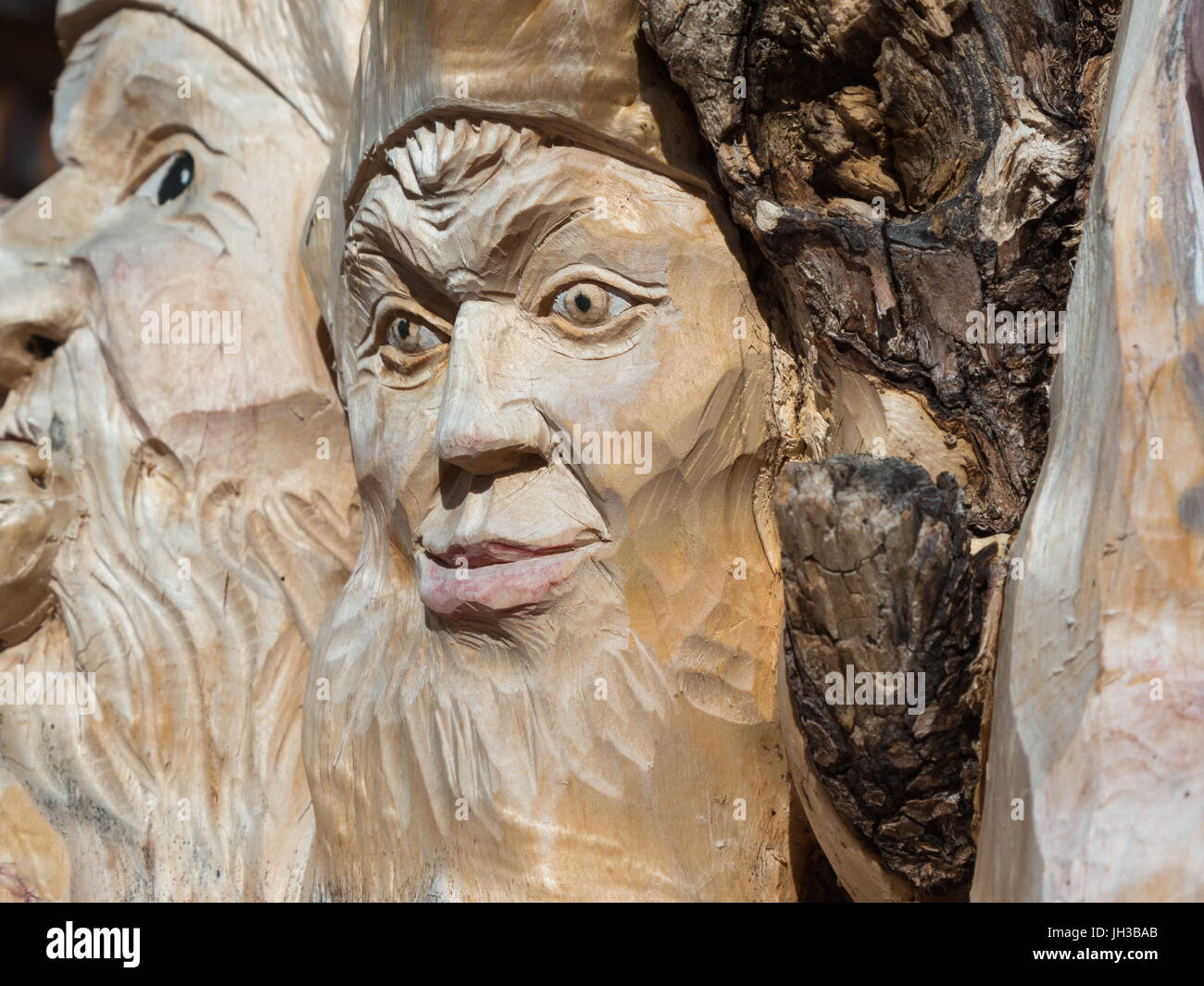 Faces carved in wood hi-res stock photography and images - Alamy