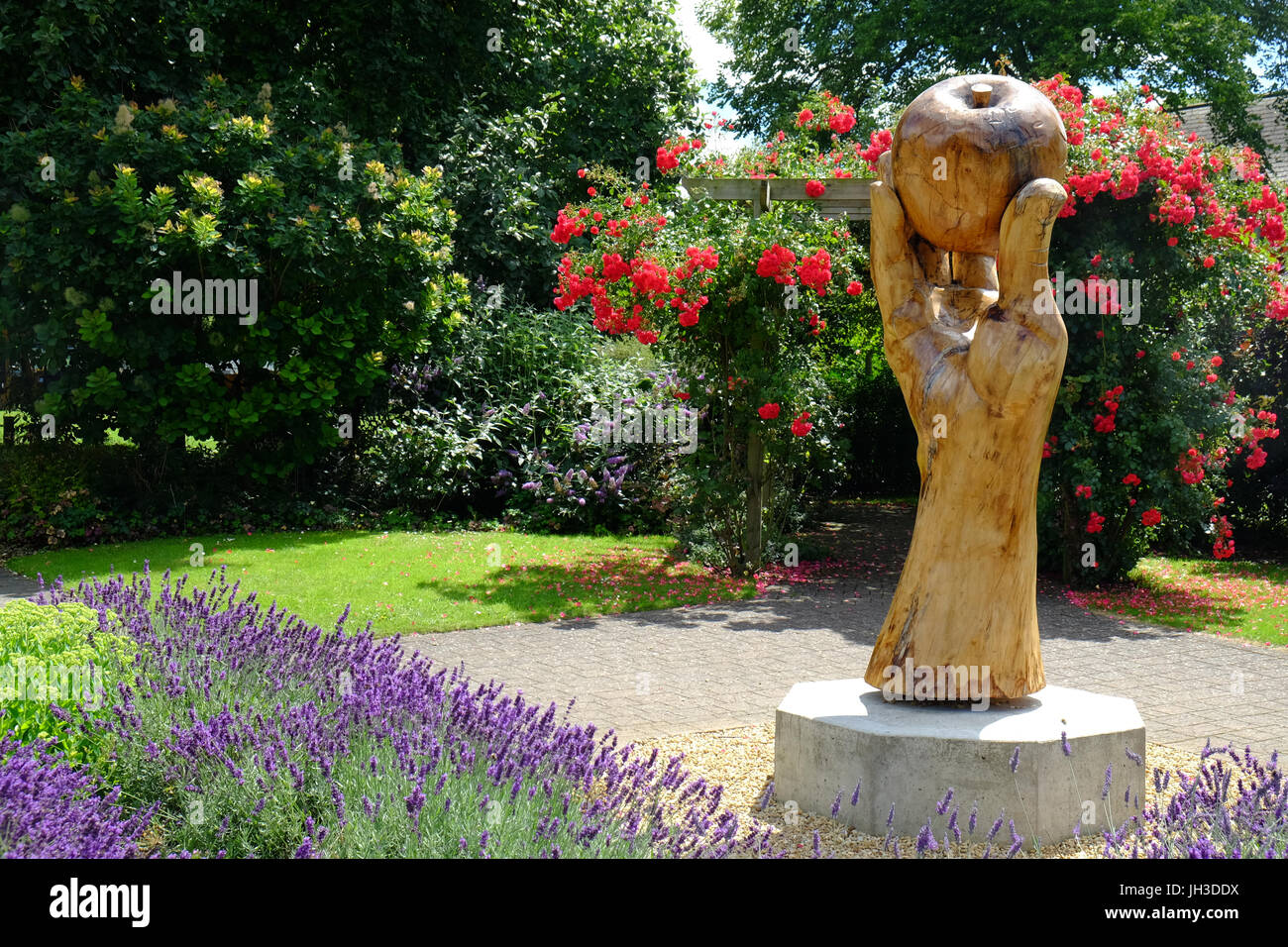Giant hand sculpture uk hi-res stock photography and images - Alamy