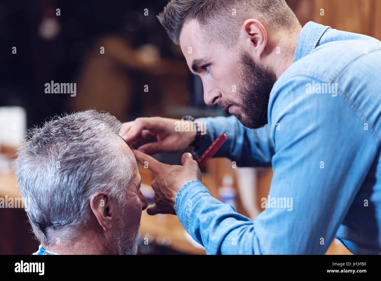 Barber haircut hi-res stock photography and images - Alamy