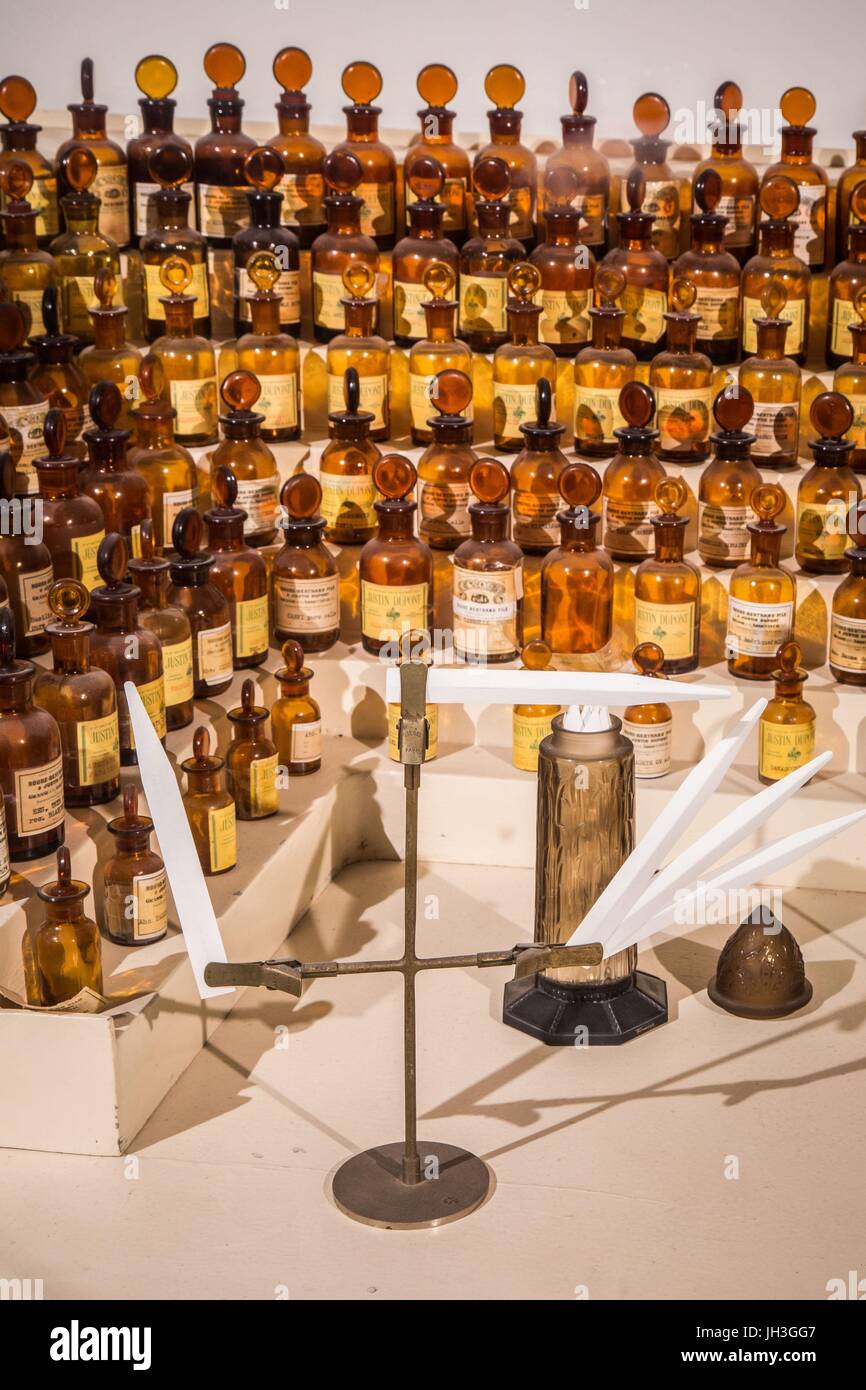 Organ of perfumer hi-res stock photography and images - Alamy