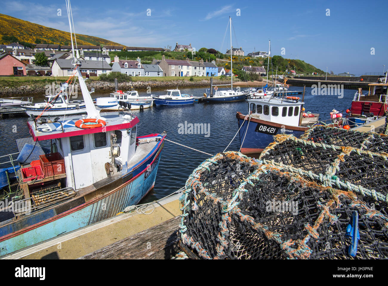 Fishing boats in helmsdale harbour hi-res stock photography and images ...