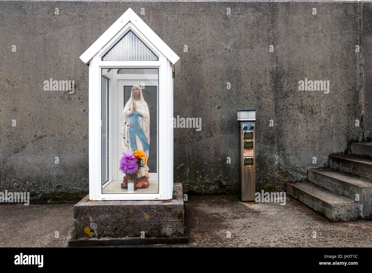 Votive statue of Virgin Mother Mary on pier at Teelin harbour, County ...