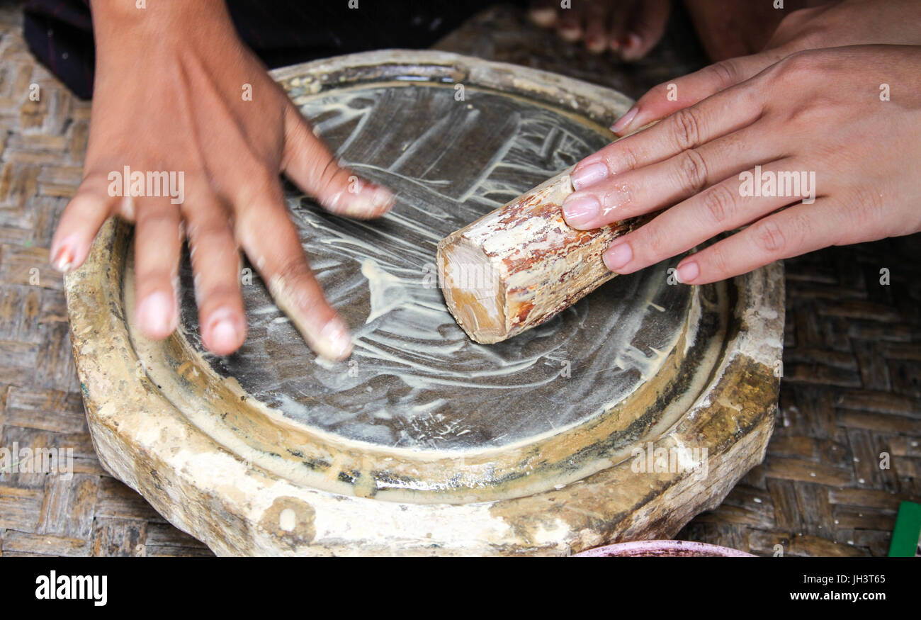 Burmese woman made powder thanaka from ground bark Stock Photo - Alamy