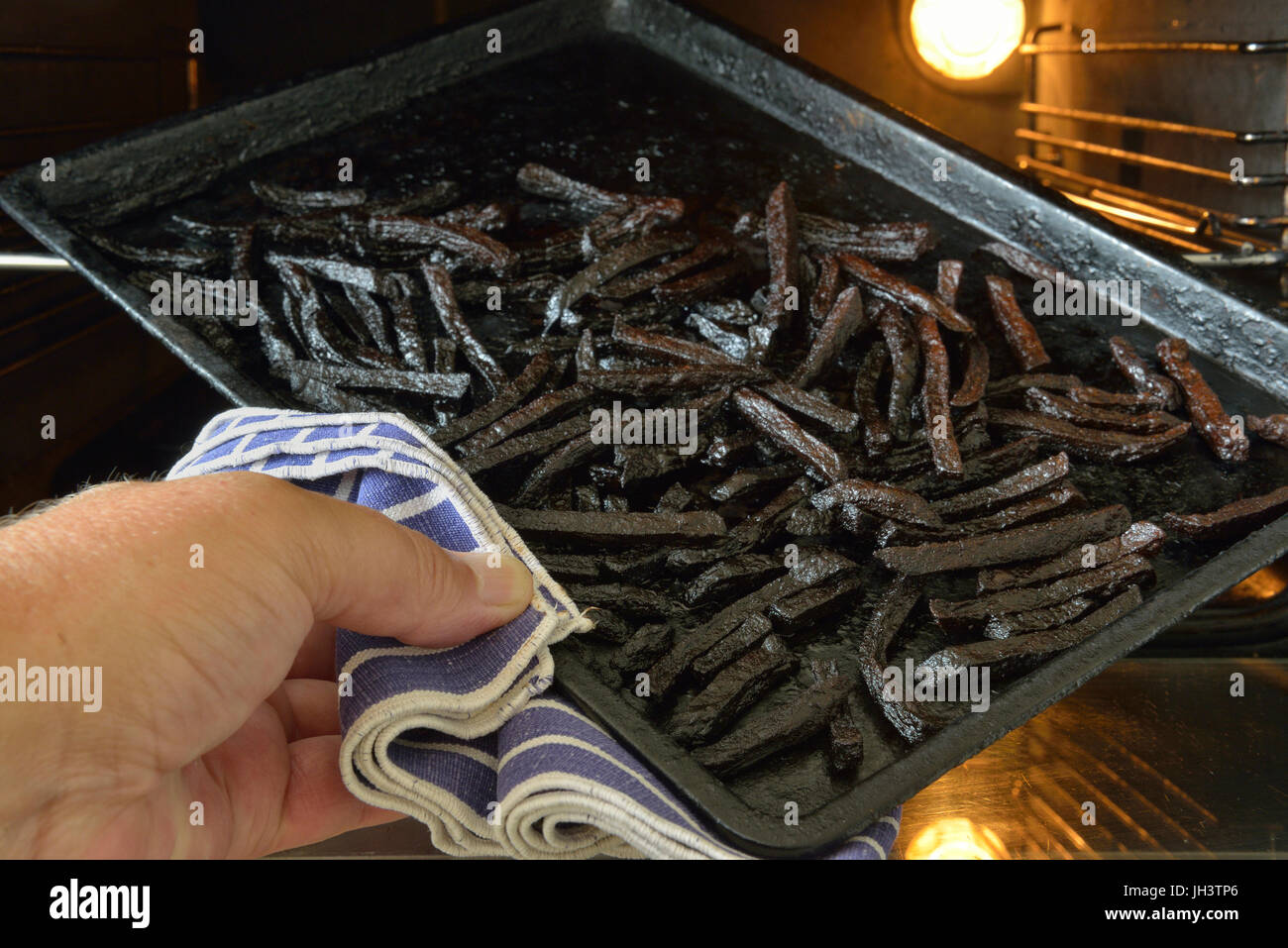 Tray of burnt chips hi-res stock photography and images - Alamy Tray of burnt chips hi-res stock photography and images - Alamy