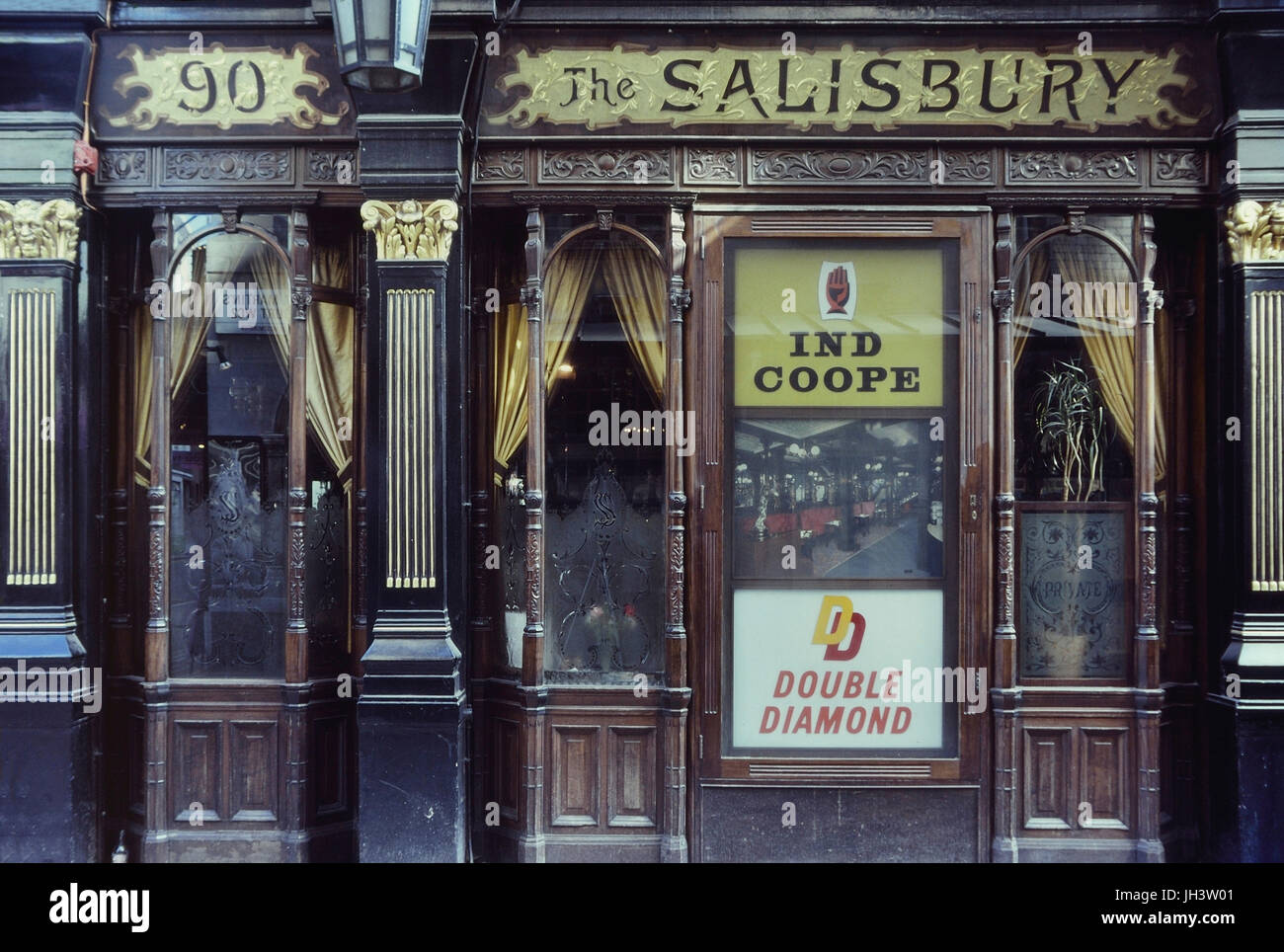 The Salisbury pub, Covent garden, London, England, UK. Circa 1980's ...