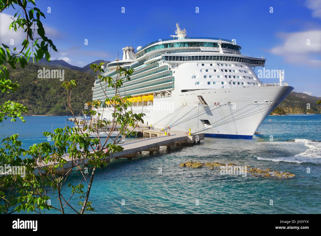 Cruise Ship in port Stock Photo - Alamy
