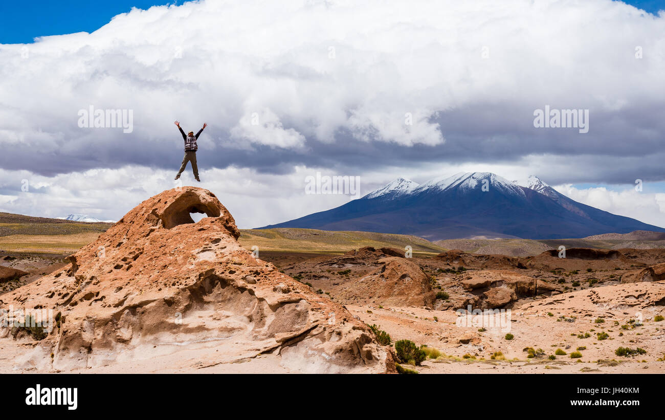 the stunning scenery of uyuni salt lake in bolivia Stock Photo - Alamy