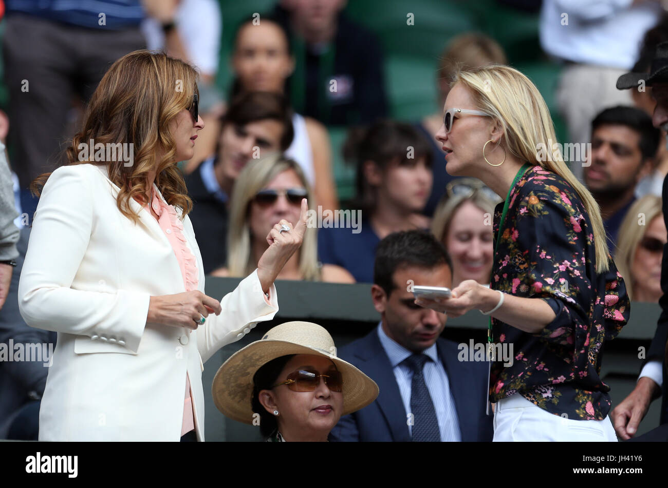 Roger Federer And Mirka Kissing