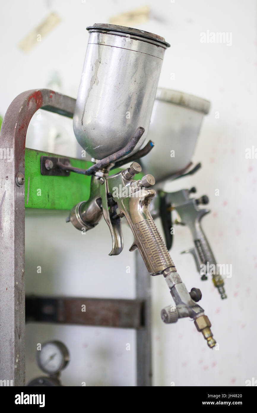 Paint gun hi-res stock photography and images - Alamy