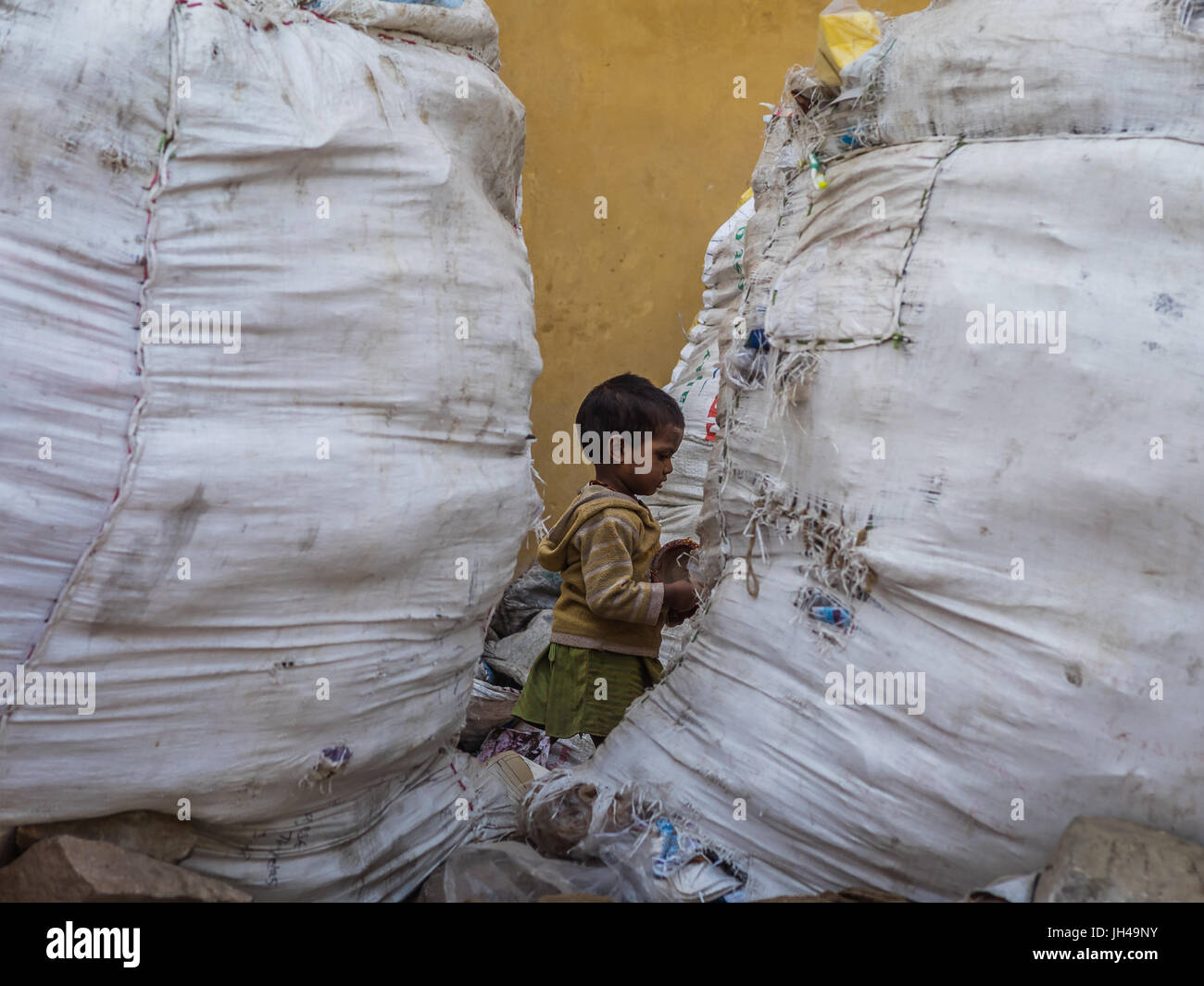 Garbage dumpsite hi-res stock photography and images - Alamy