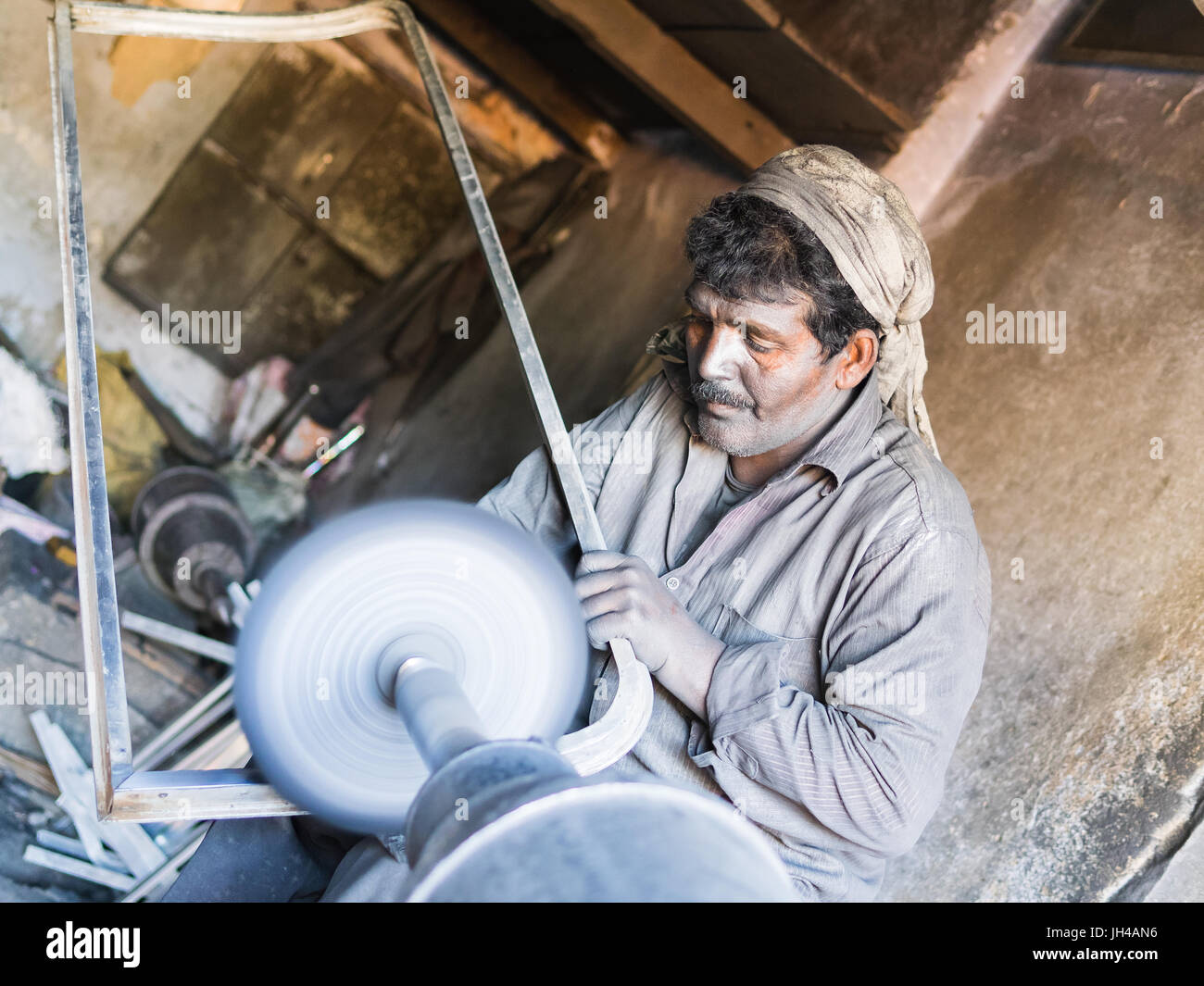 jaipur, india - december 29, 2015 - hard working man Stock Photo - Alamy