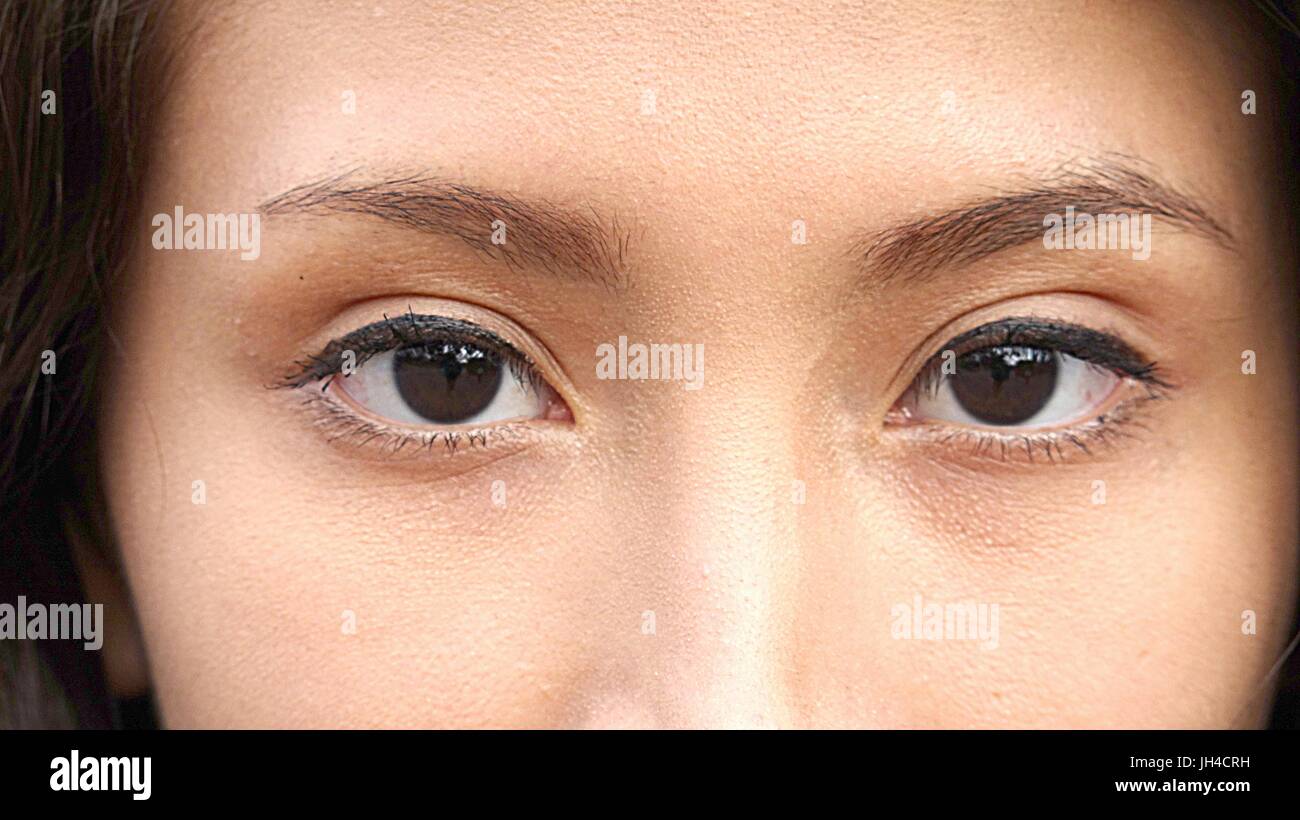 Eyes Of Peruvian Girl Stock Photo - Alamy