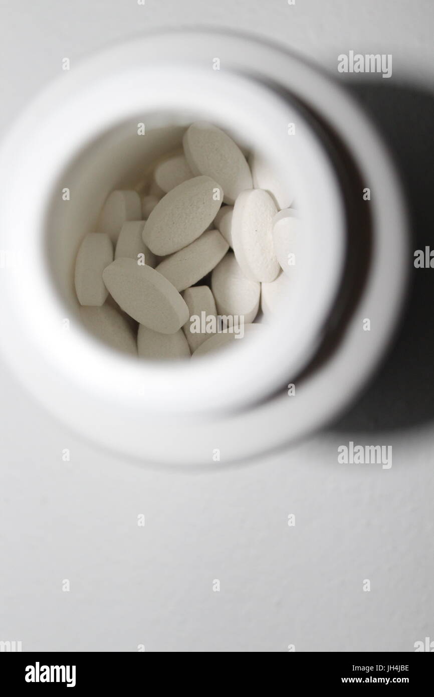 Pill container hi-res stock photography and images - Alamy