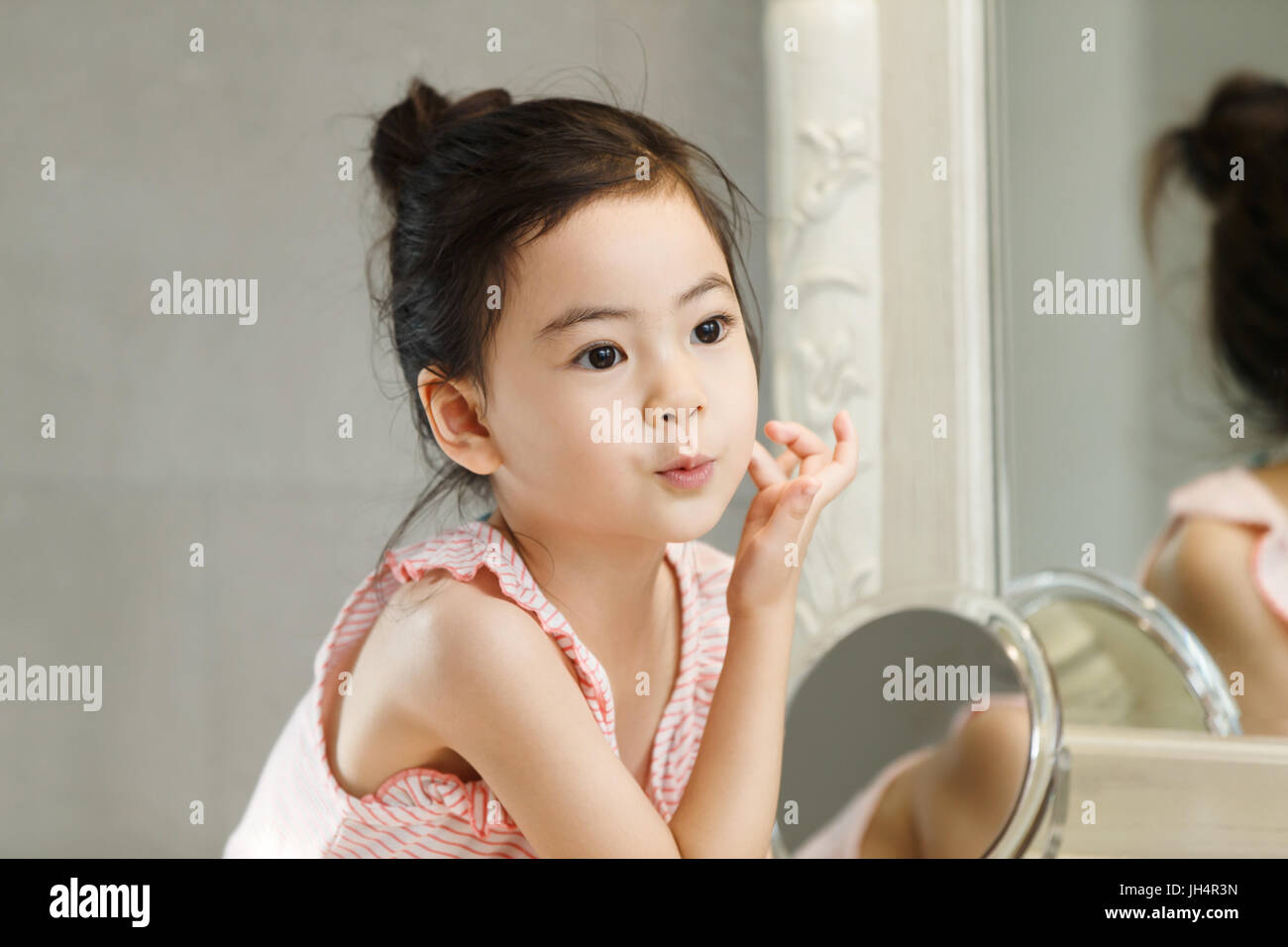 Girl mirror face chinese hi-res stock photography and images - Alamy