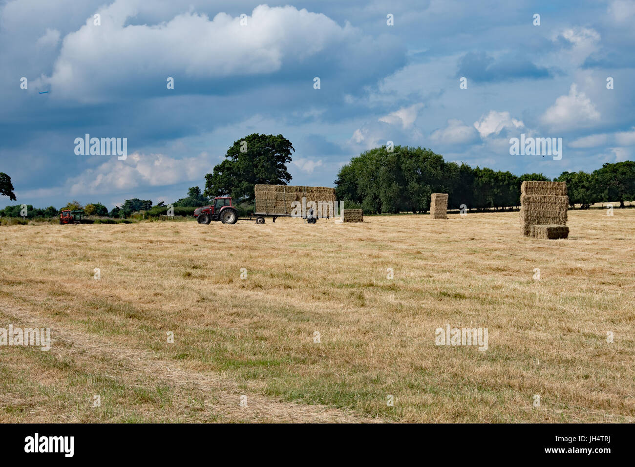 Hay cutting july uk hi-res stock photography and images - Alamy