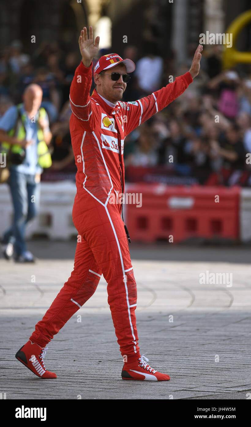 F1 live trafalgar square hi-res stock photography and images - Alamy