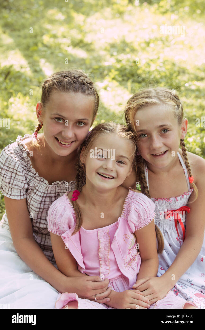 Happy teen girls group outdoor hi-res stock photography and images - Alamy