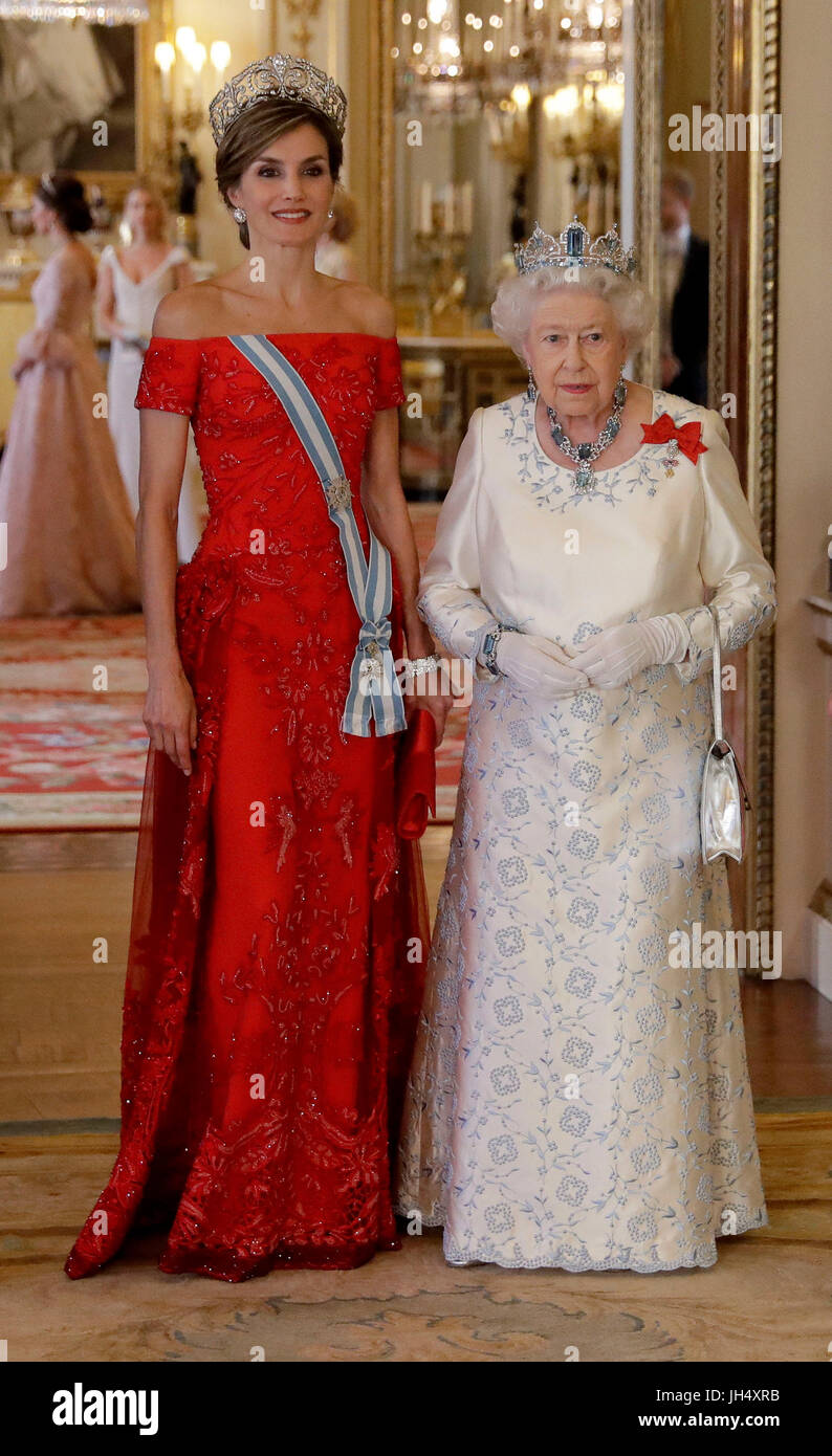Queen Elizabeth II and Queen Letizia of Spain pose for a formal ...