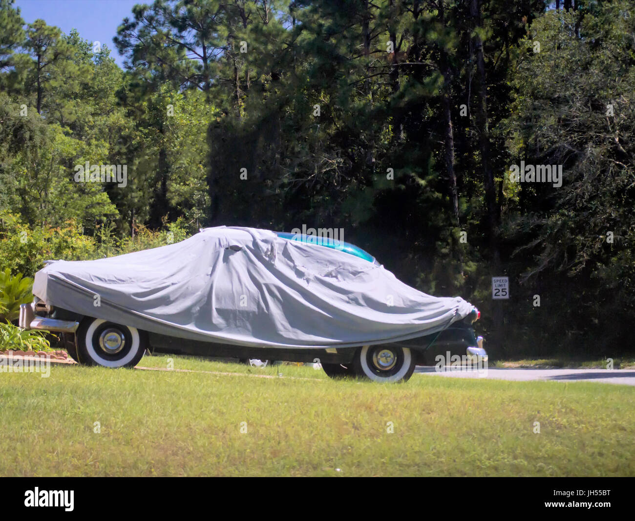Car covered with cloth hi-res stock photography and images - Alamy
