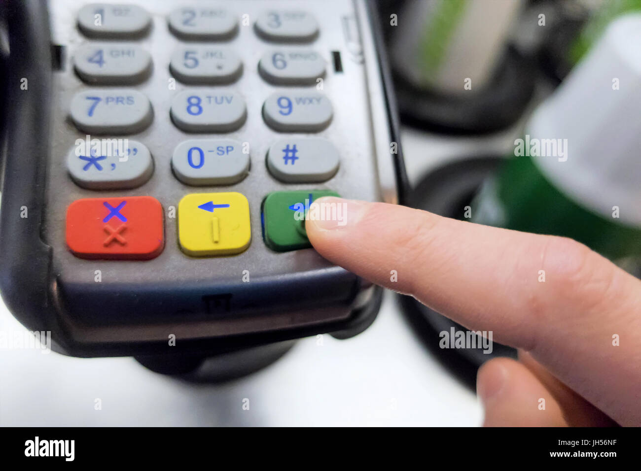 Credit card machine hi-res stock photography and images - Alamy