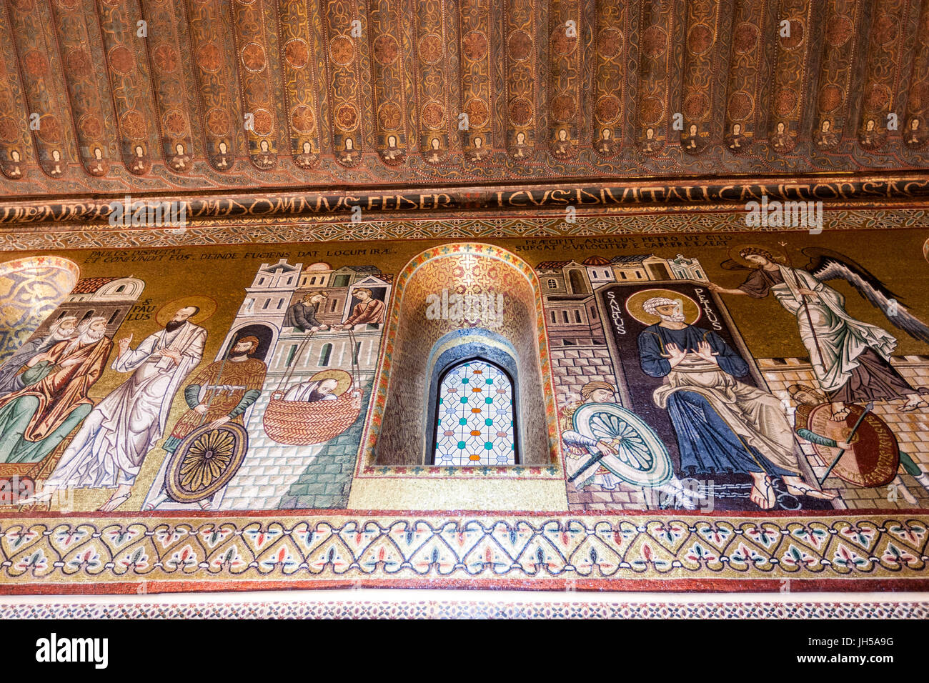 Muqarnas ceiling hi-res stock photography and images - Alamy