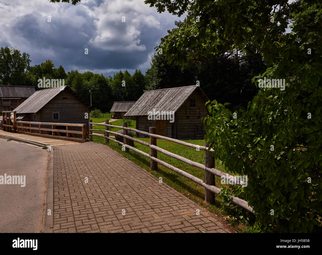 Dirt paths hi-res stock photography and images - Alamy