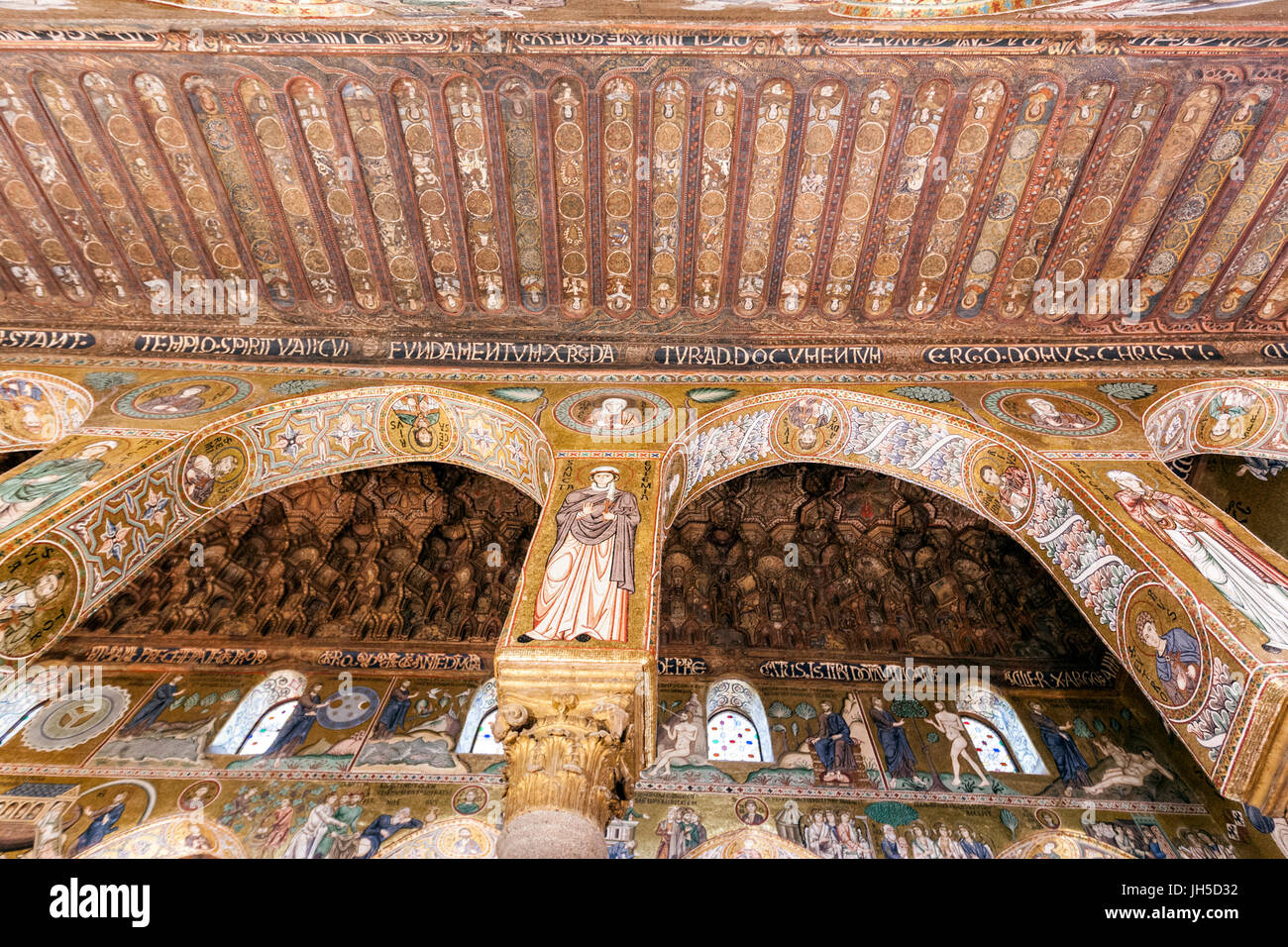 muqarnas ceiling Cappella Palatina, Palatine Chapel, in Palazzo Reale ...