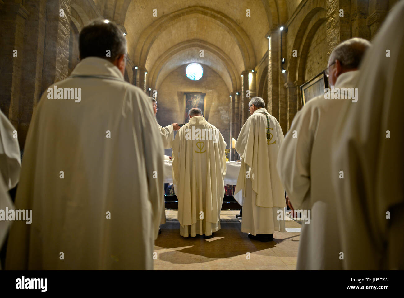 Before the procession of Patron saint of the Gypsies Sara to the sea ...