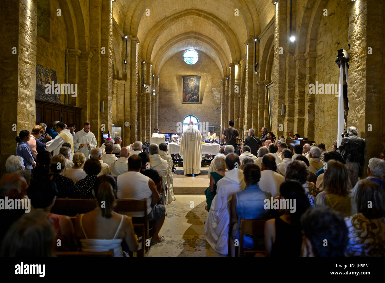Before the procession of Patron saint of the Gypsies Sara to the sea ...