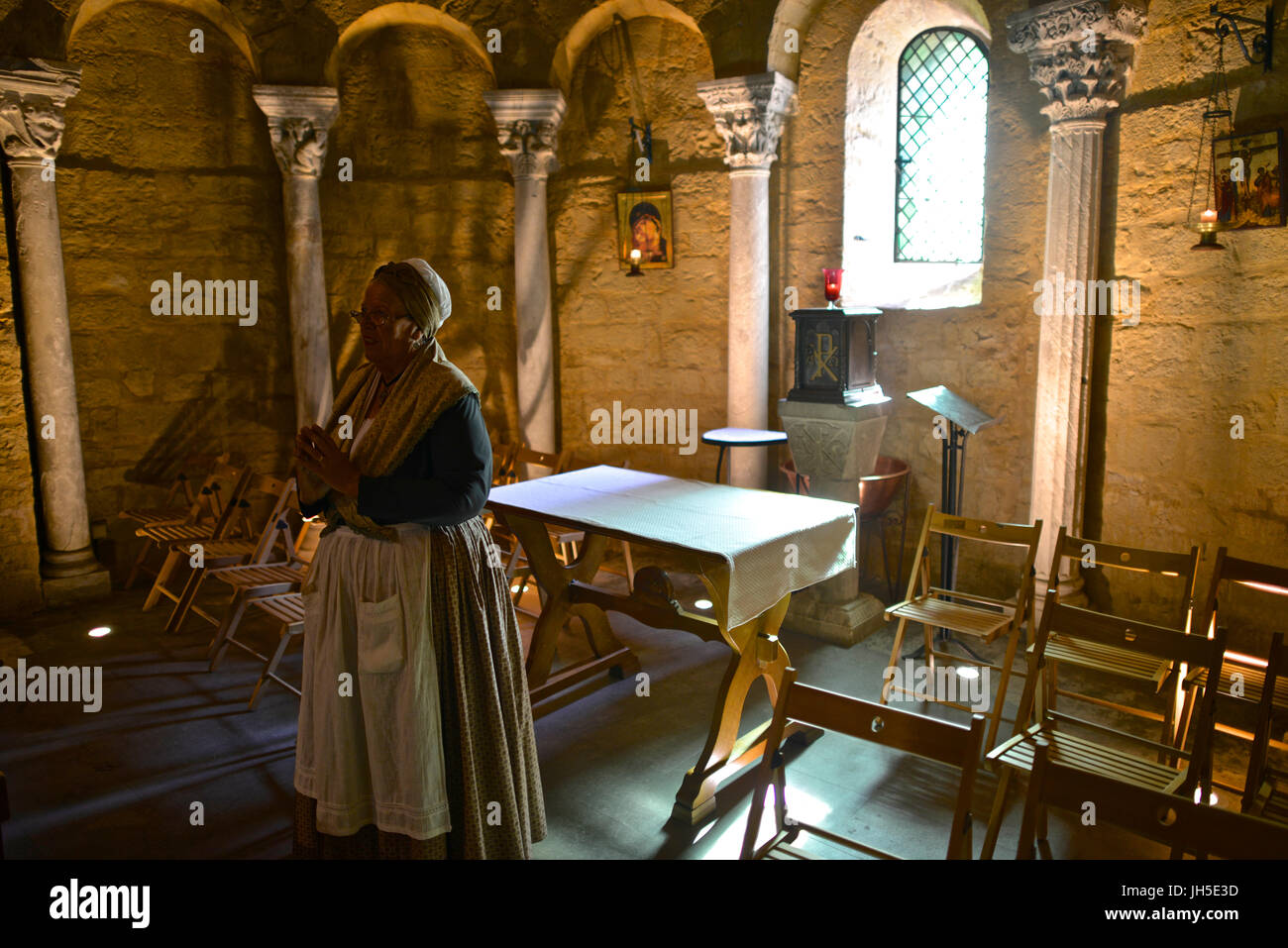 Before the procession of Patron saint of the Gypsies Sara to the sea ...
