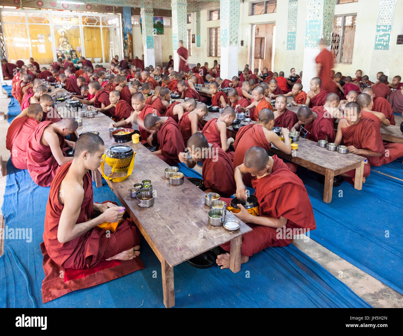 Monks eating meal in Yangon. Burma Stock Photo - Alamy