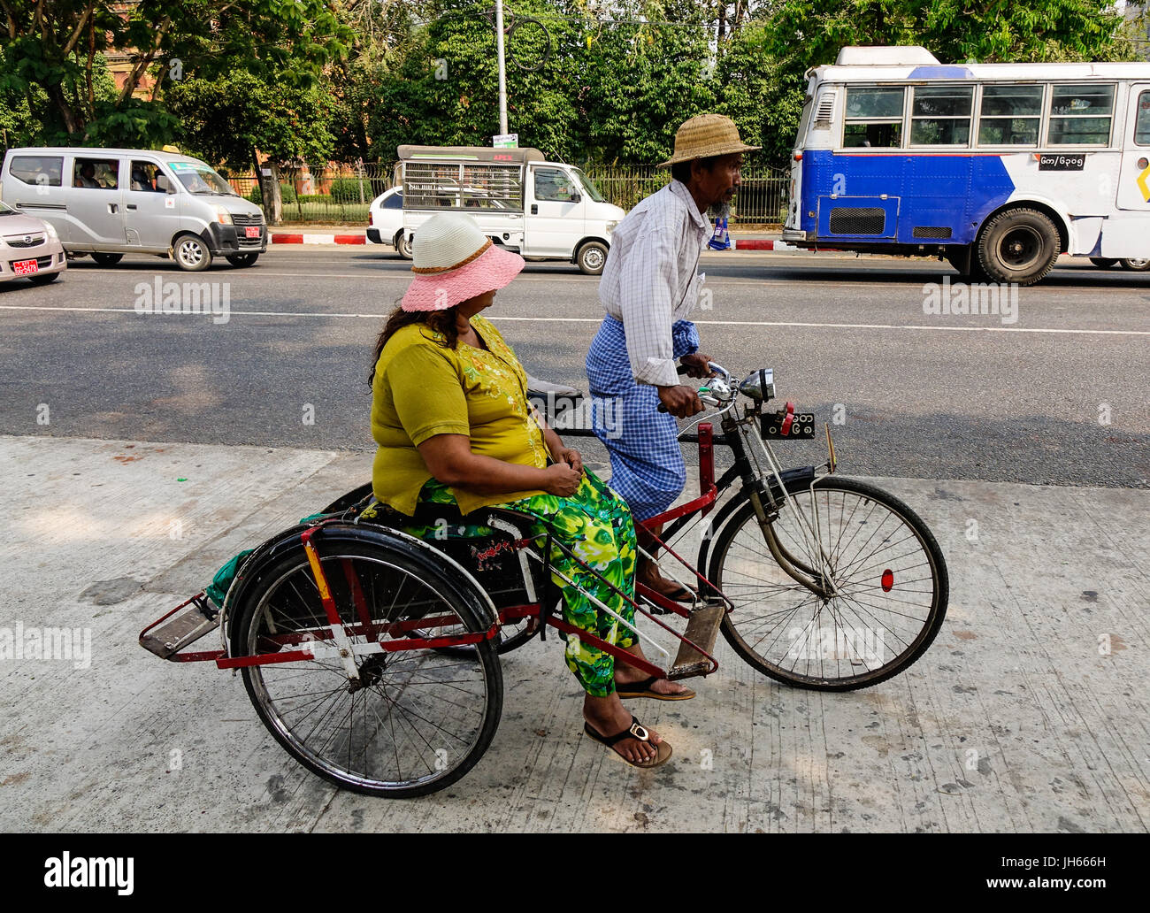 Man riding on a rickshaw hi-res stock photography and images - Alamy