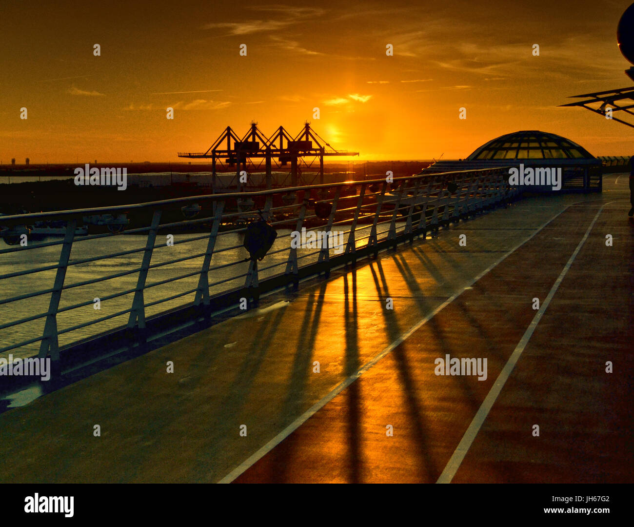 Small cruise ships hi-res stock photography and images - Alamy