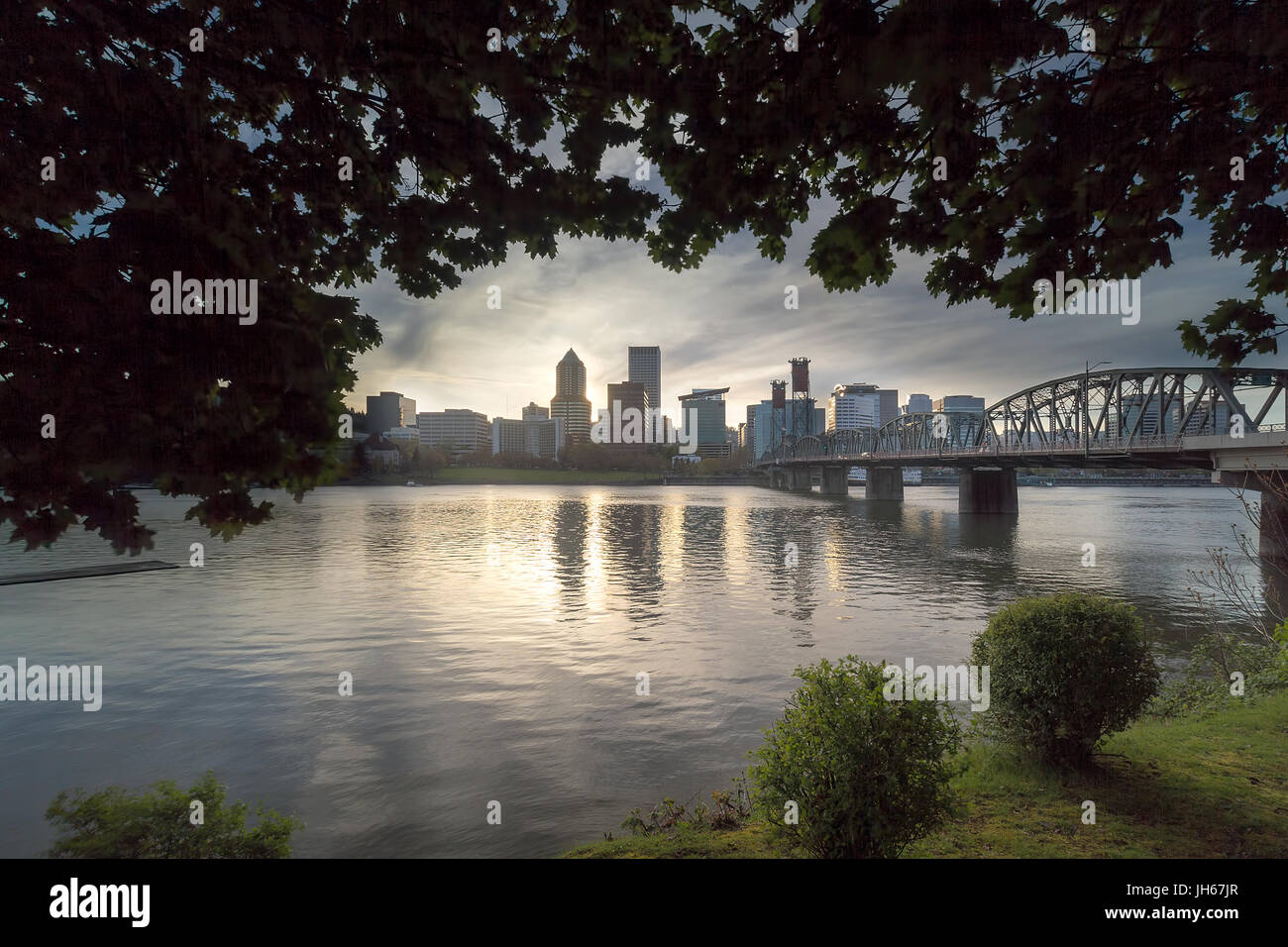 Portland oregon skyline hi-res stock photography and images - Alamy