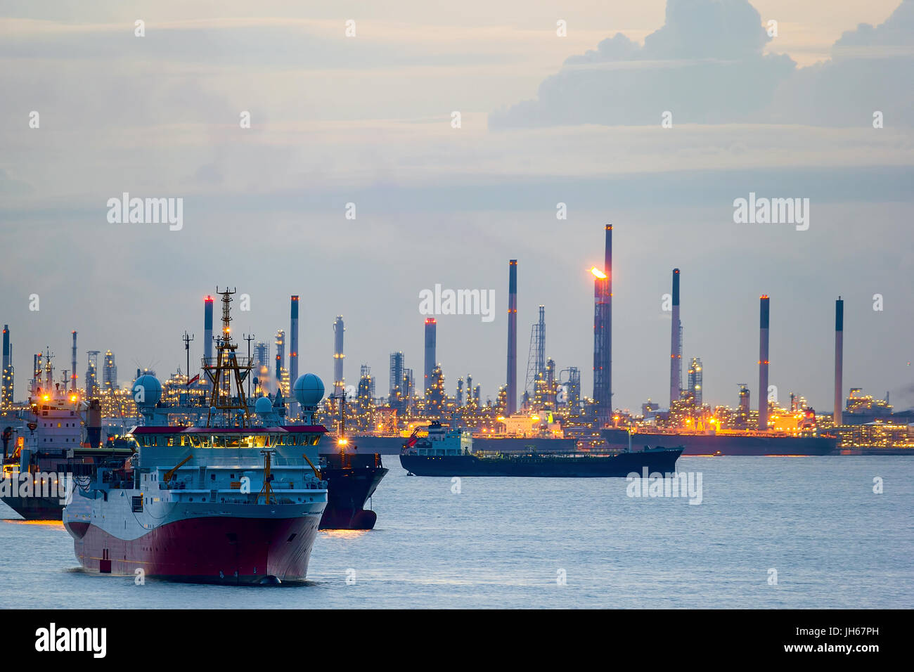 Seismic survey ship hi-res stock photography and images - Alamy