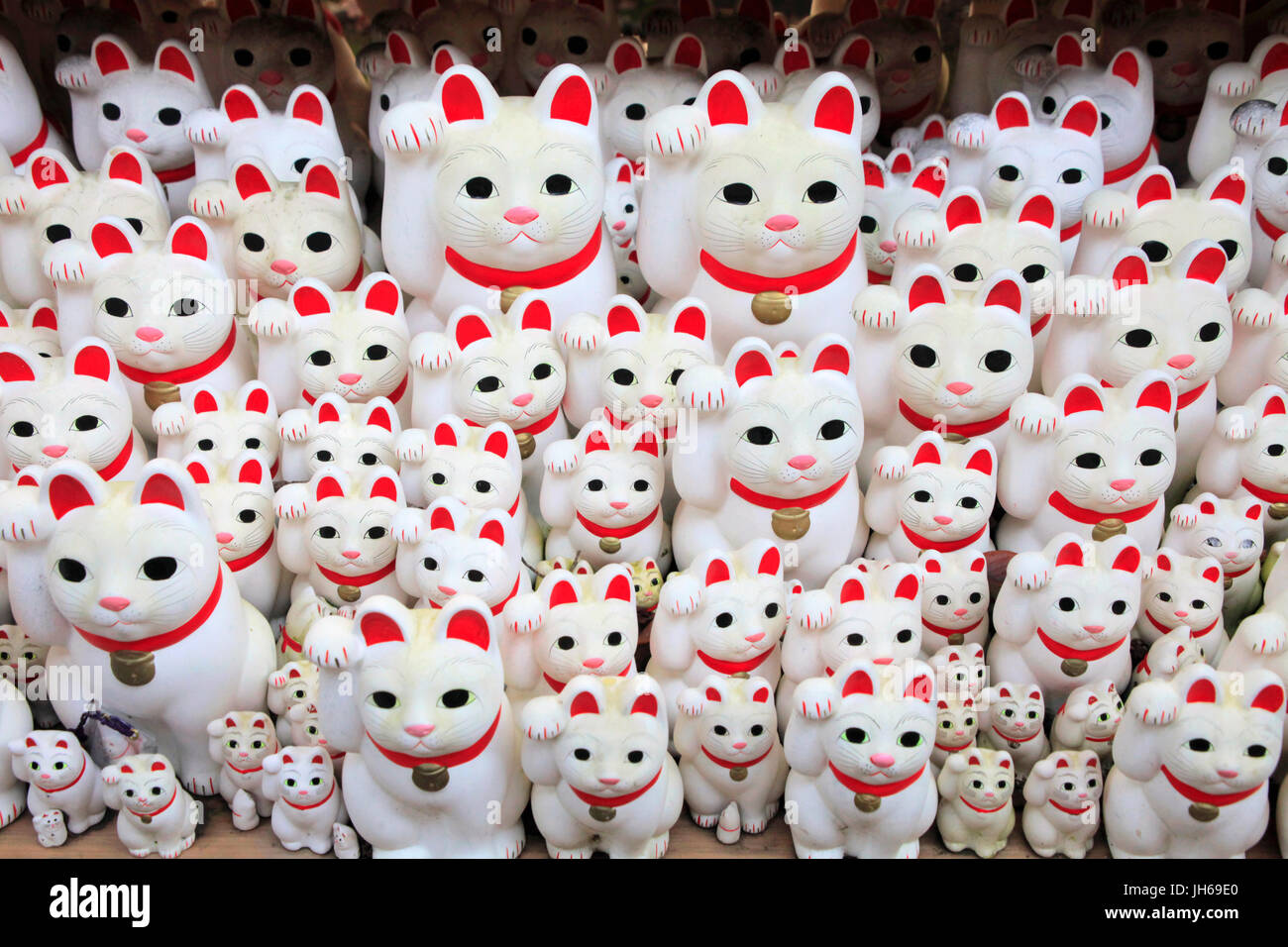 The Maneki Neko at Gotokuji Temple Tokyo Japan Stock Photo - Alamy
