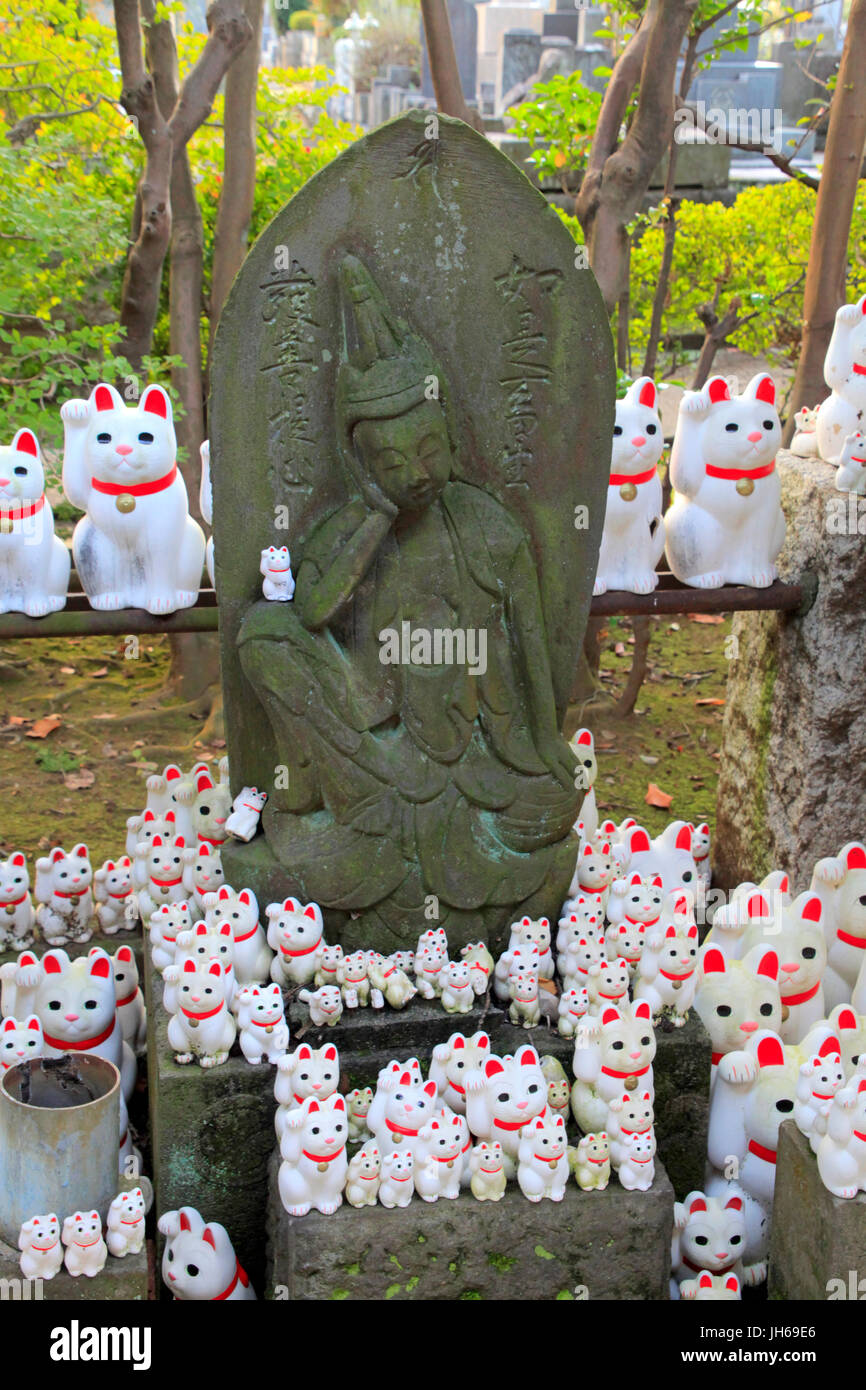 The Maneki Neko at Gotokuji Temple Tokyo Japan Stock Photo - Alamy