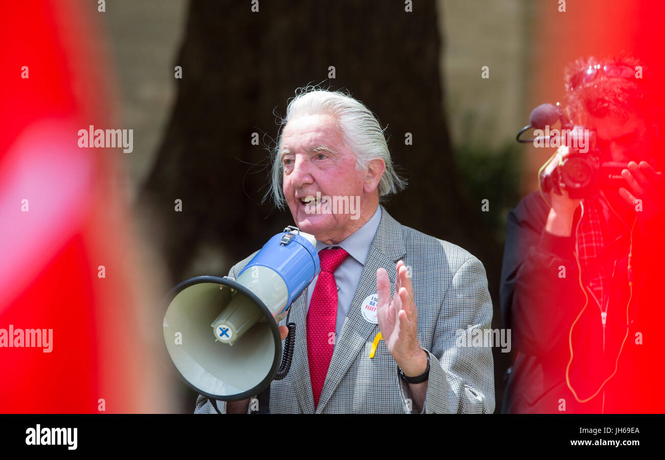 Dennis skinner hi-res stock photography and images - Alamy