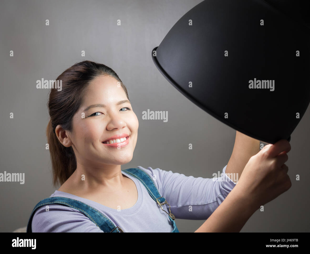 asian woman changing light bulb Stock Photo - Alamy