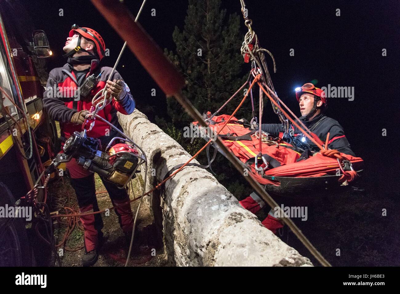 FIREFIGHTERS IN DANGEROUS PLACES Stock Photo - Alamy